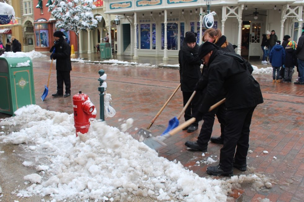 Virtual Tour of Disneyland Paris... In the Snow! - Disney Travel Babble